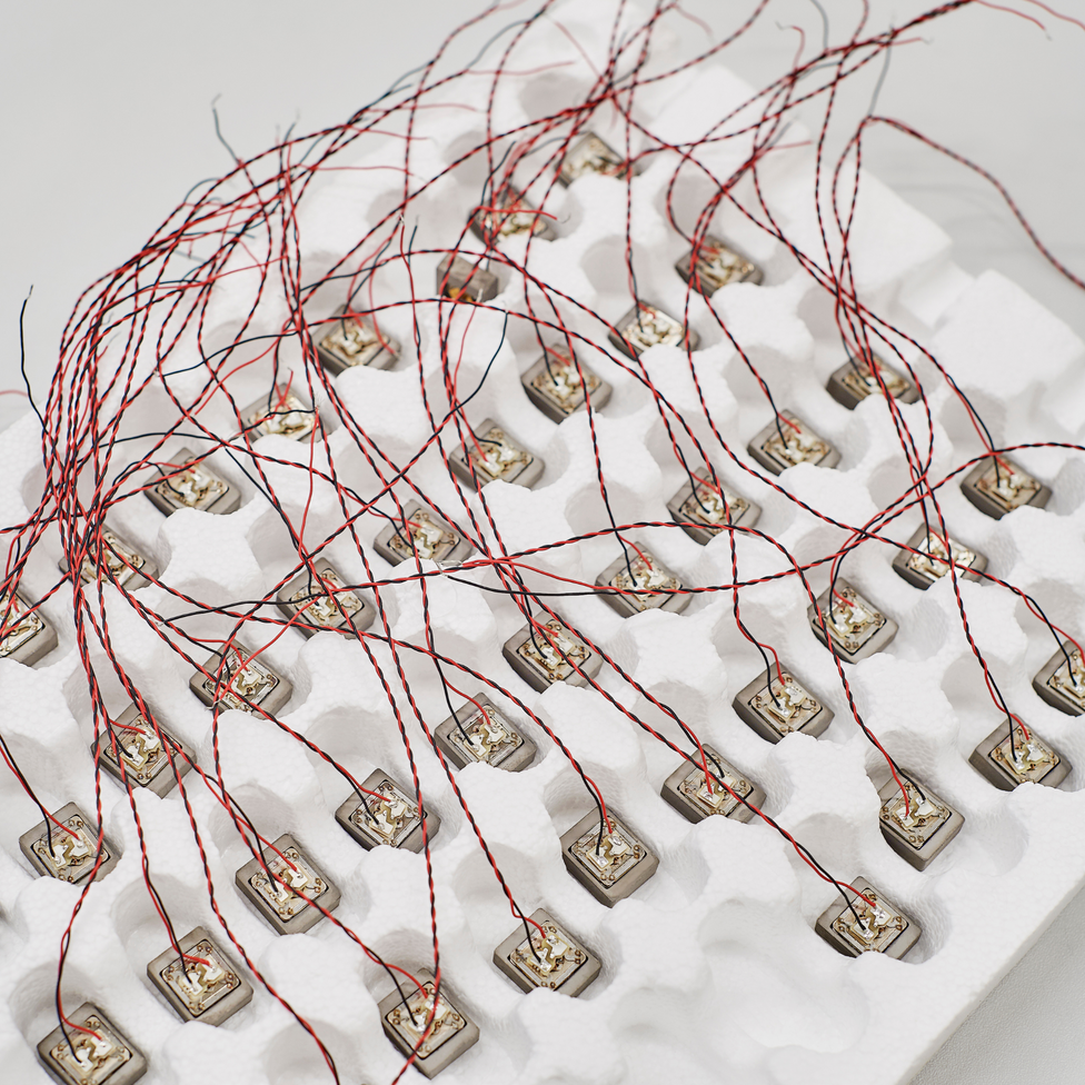 Assemply under microscope – ortofon-microtech